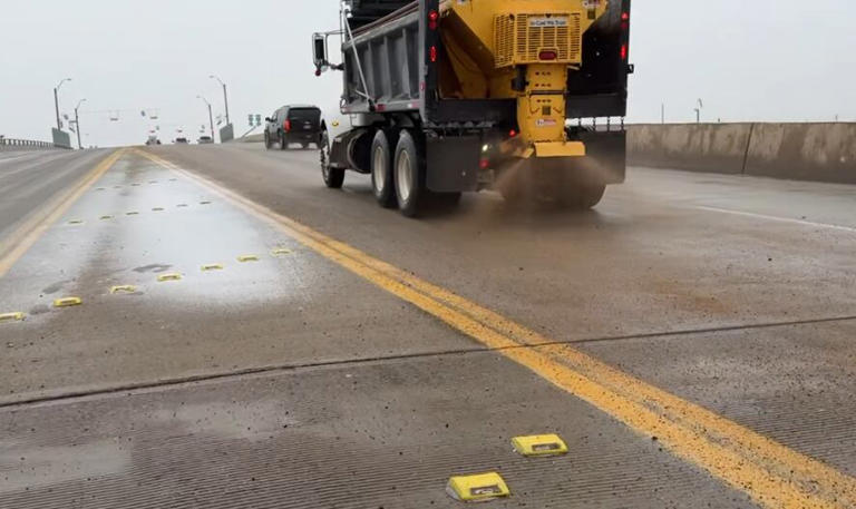 Odessa street crews treat roads for winter weather