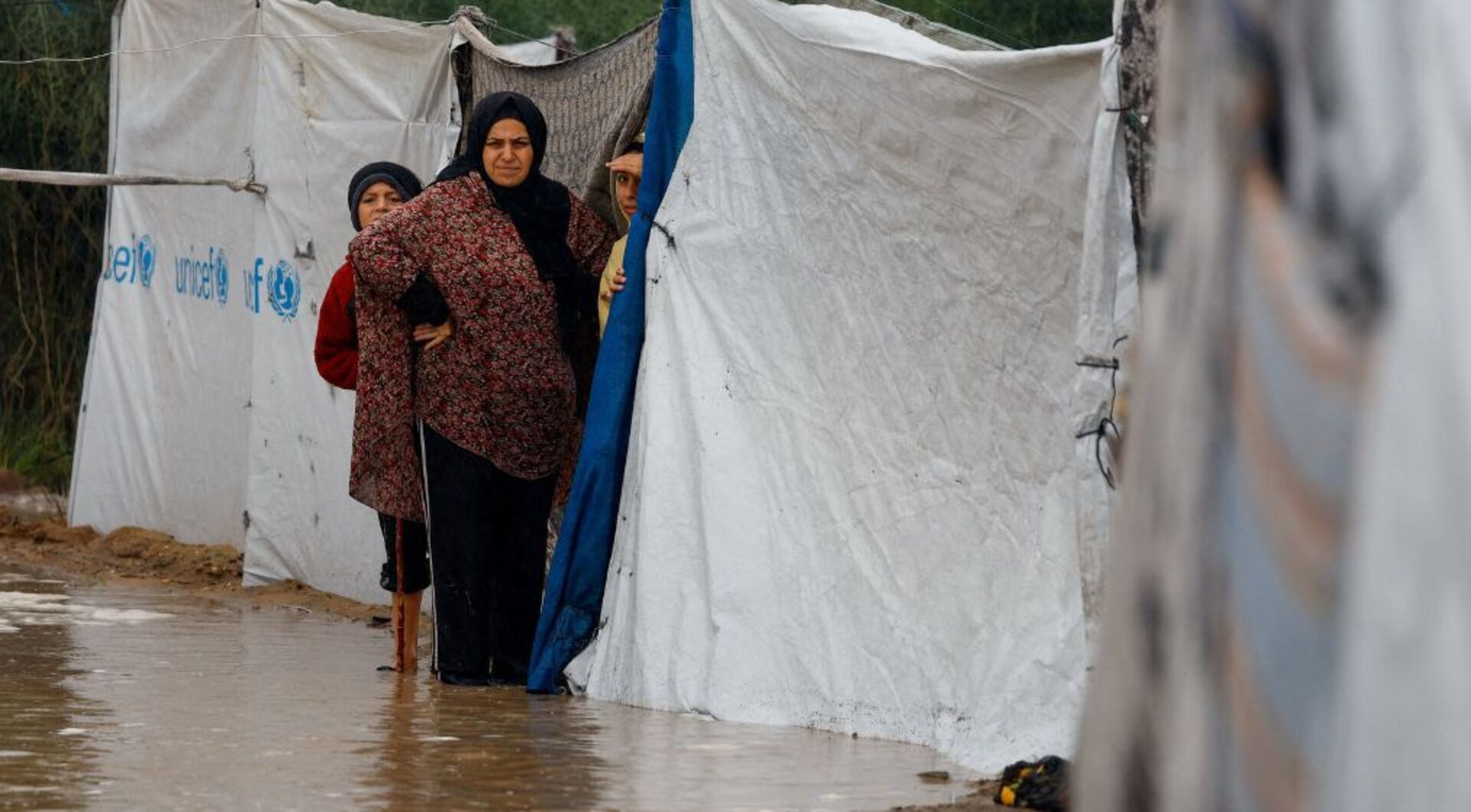 Gaza winter crisis: Surviving the weather becomes as urgent as ...