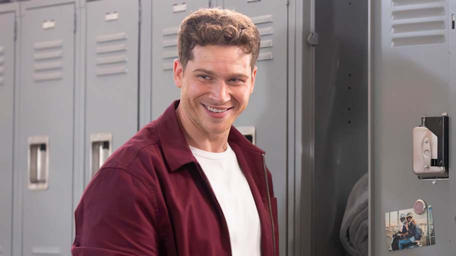 911 may have quietly tapped this Glee star to play Buck's new love interest