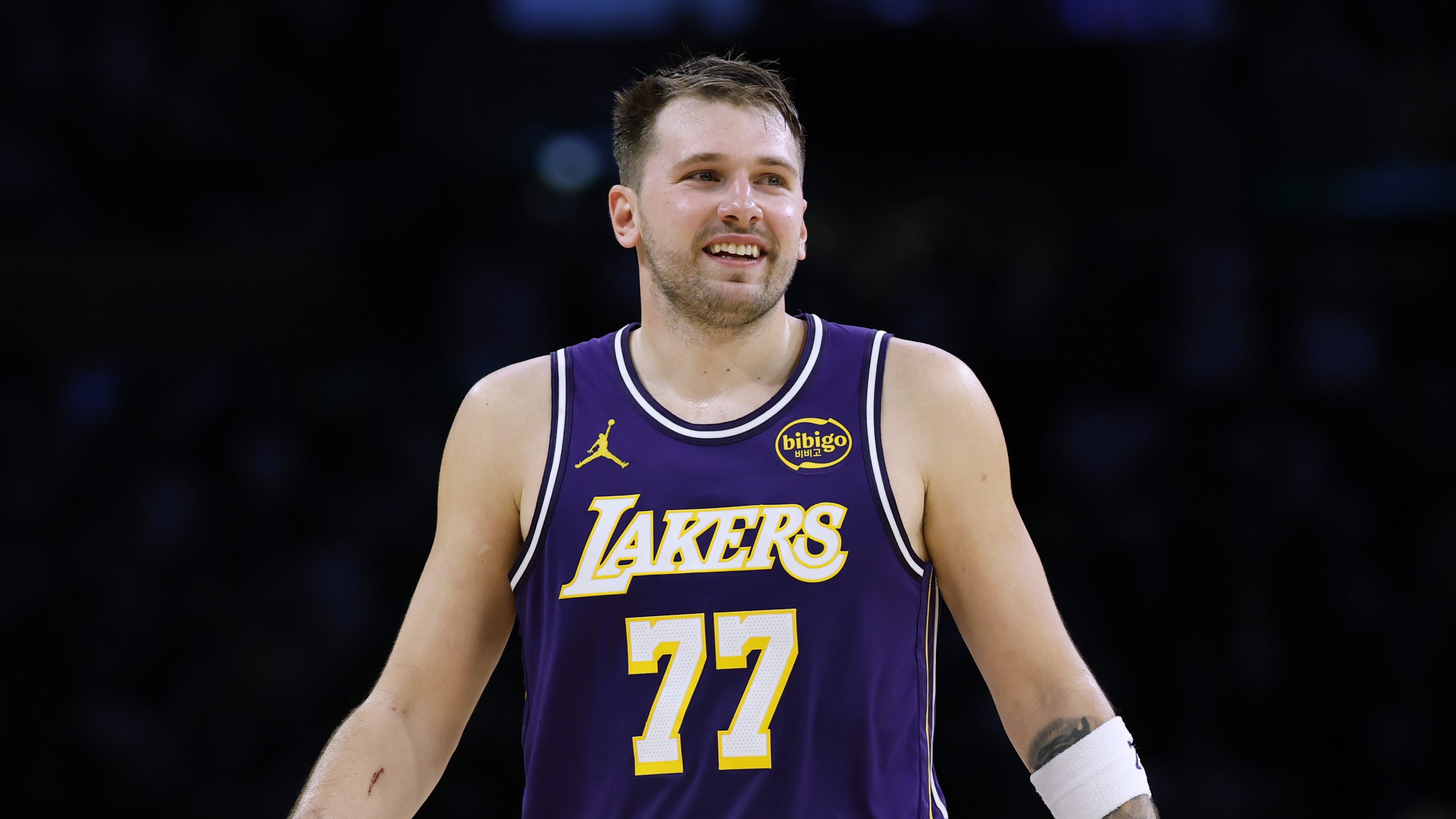 Luka Doncic, Giannis Antetokounmpo lead NBA All-Star fan voting