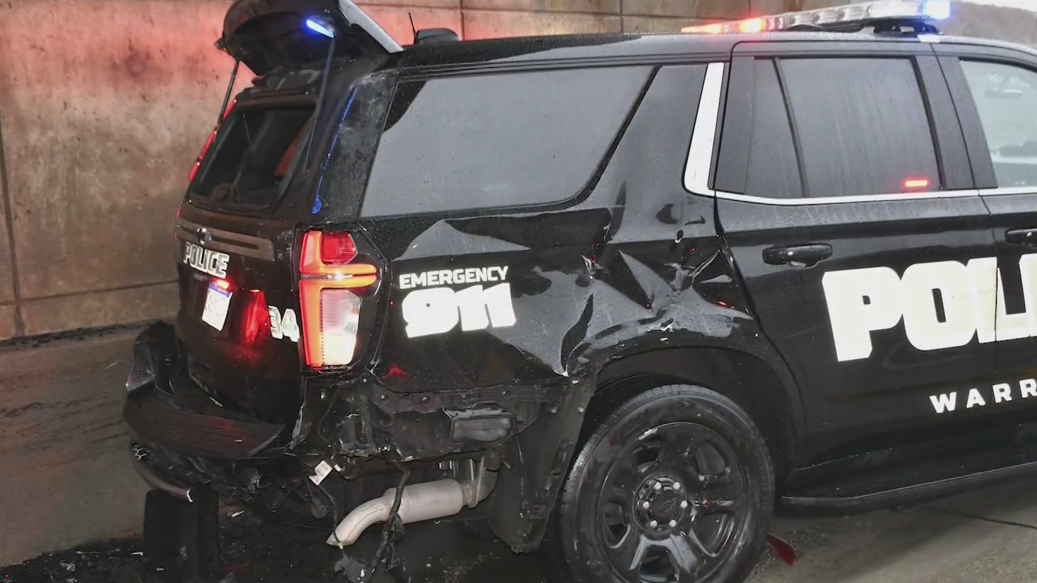 Warren police truck hit by driver on I-696