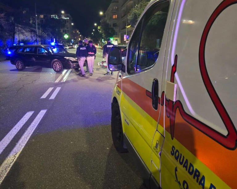 Con la moto centra un’auto che sta svoltando: centauro al pronto ...