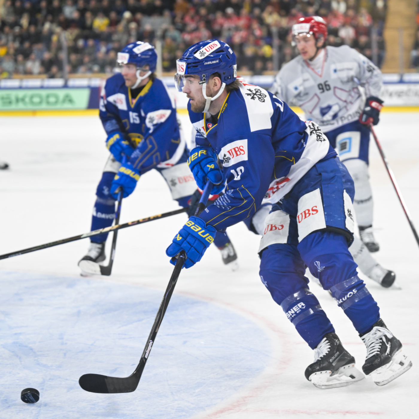 Coupe Spengler : Davos rejoint Fribourg en demi-finale