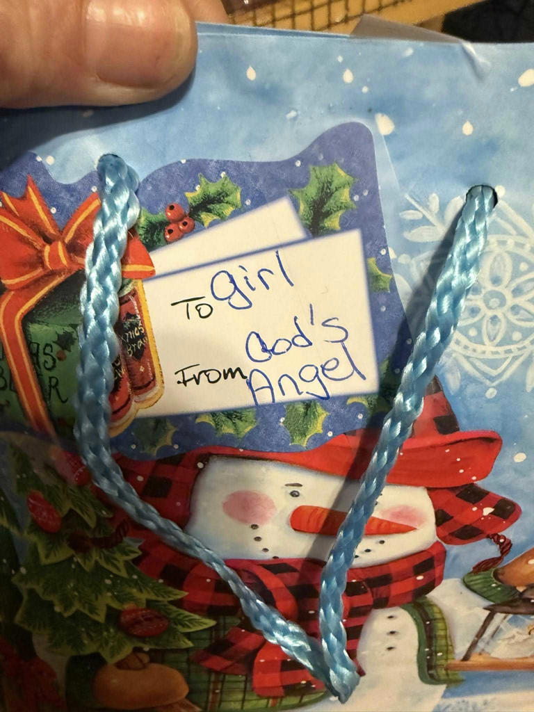 No one ever said thank you before. Woman meets 'God's angel,' will pay ...