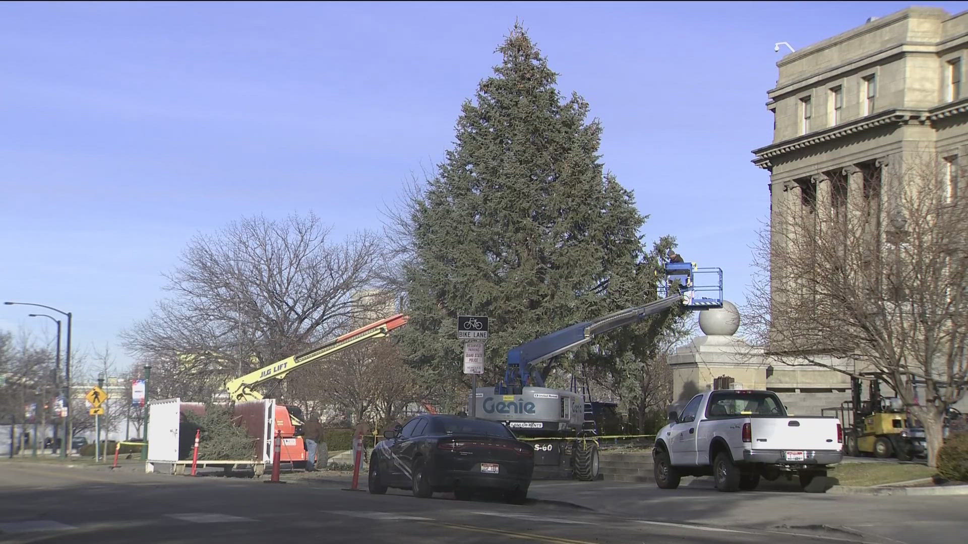 Christmas tree at Idaho State Capitol coming down
