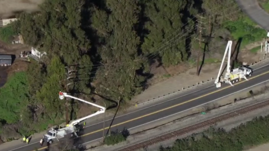 SR-118 closed in Moorpark for hours after trees fall onto power lines