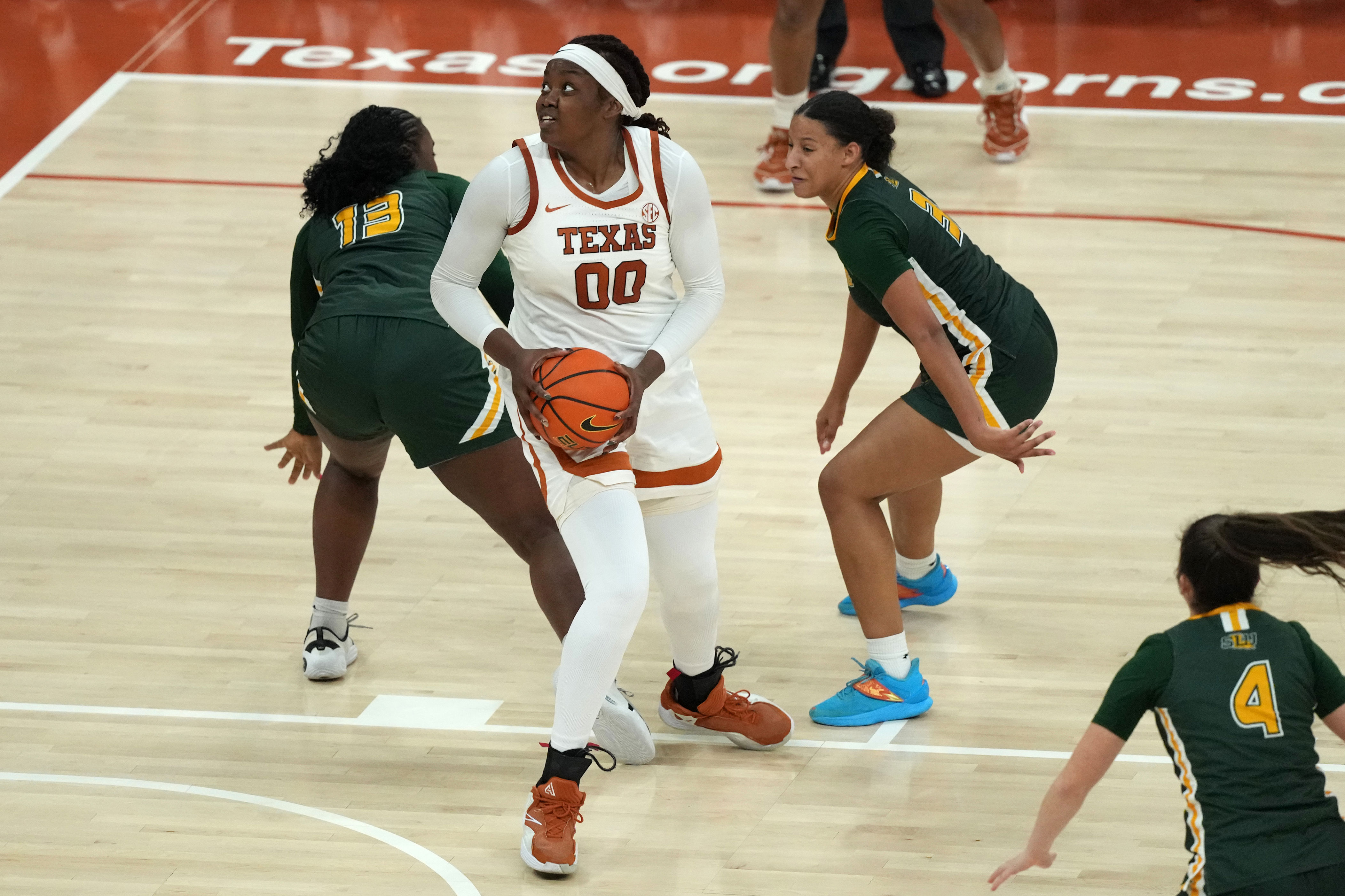 No. 2 Texas lights up Southeastern Louisiana, 120-38