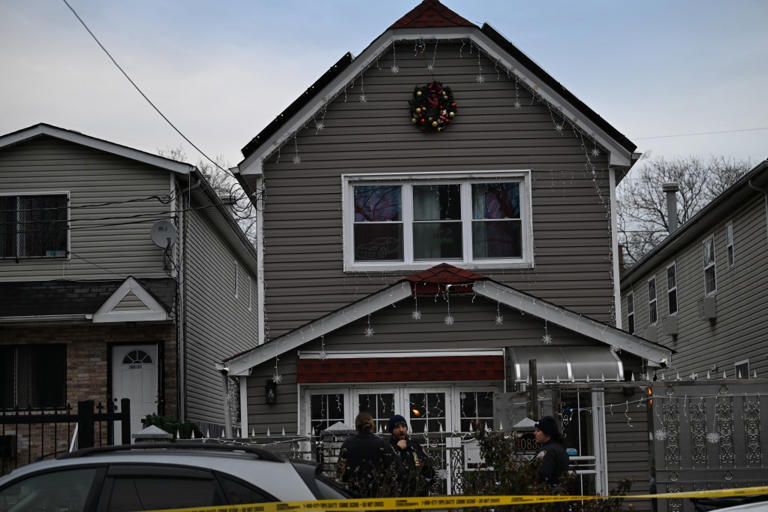 NYC baby dies after he’s found drenched in blood, mom tries to slash ...