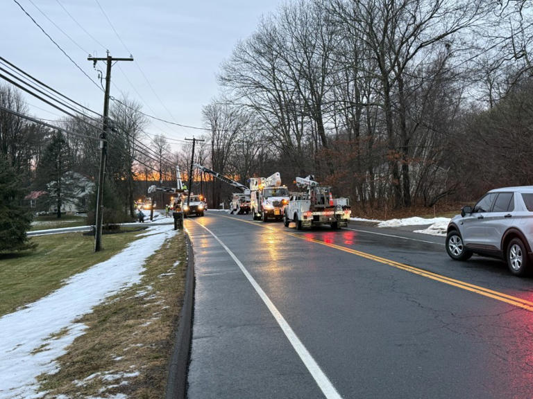 Crash closes portion of Hebron Avenue in Glastonbury