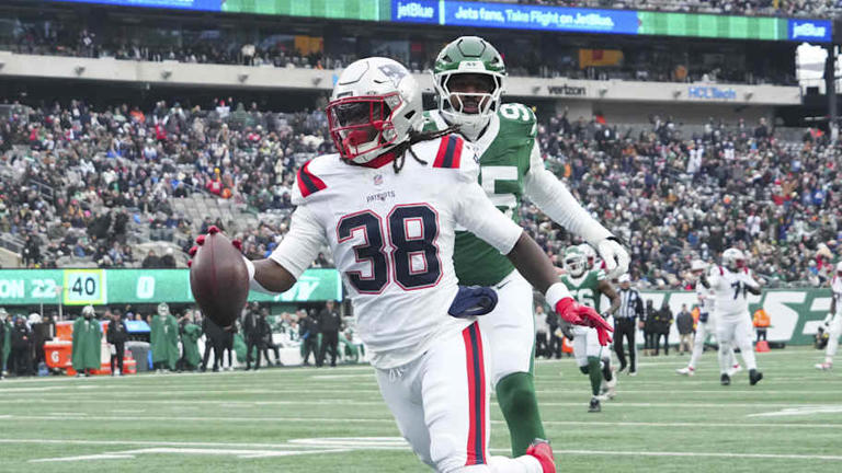 Rhamondre Stevenson keeps Patriots running game churning