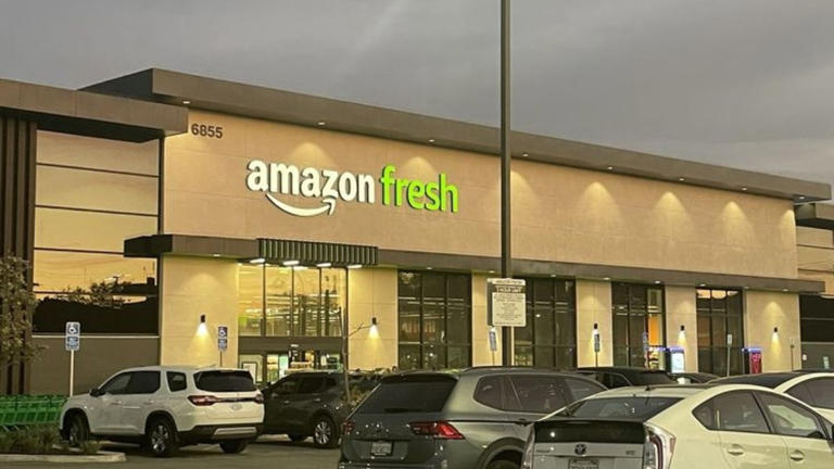 8 major grocery chains that closed dozens of stores in 2025