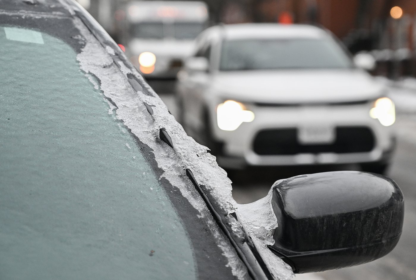 Sharp rise in 911 calls in Montreal as wintry weather hits Eastern Canada