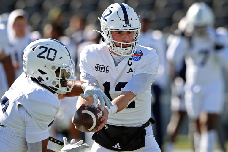 Georgia Southern football cruises to Birmingham Bowl victory