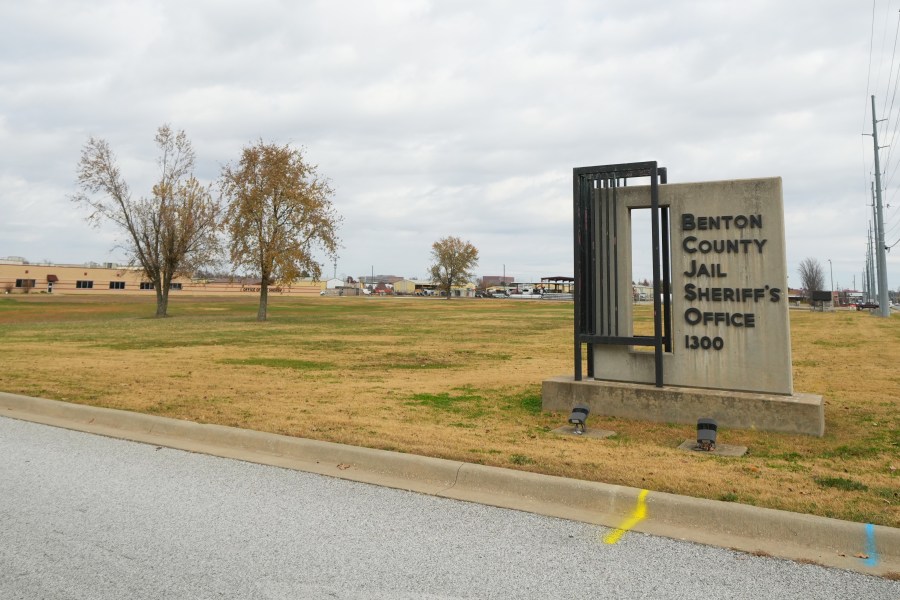 Bentonville gym owners accused of trafficking drugs from business