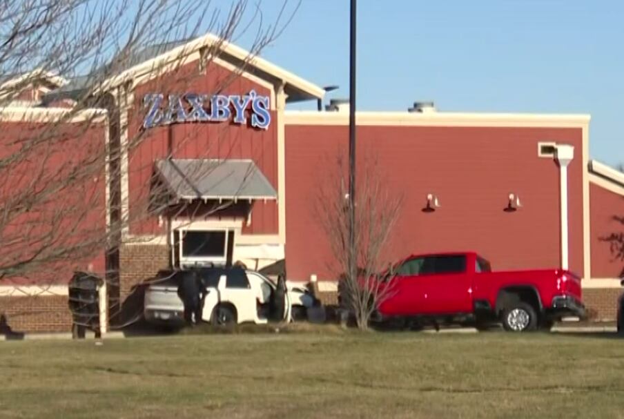 Car crashes into restaurant in South Springfield