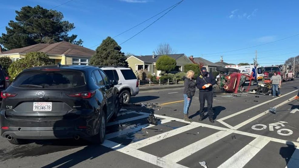 One injured in three-car crash in Eureka, police investigating