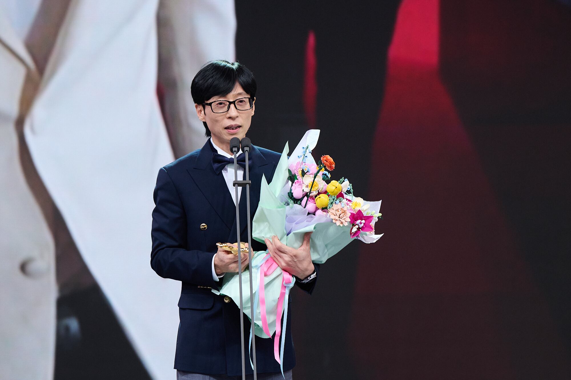 Yoo Jae-suk wins 9th MBC grand prize, notes Lee Yi-kyung departure