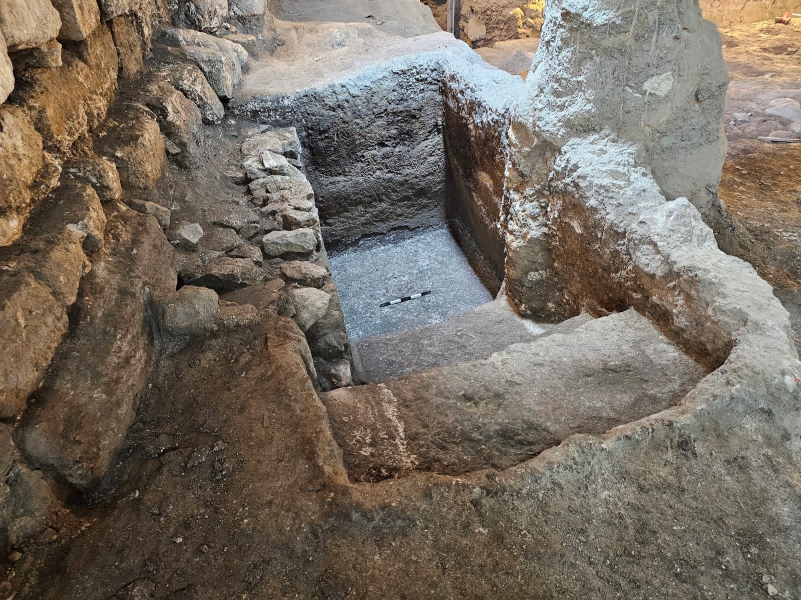 Israel uncovers Second Temple-period mikveh beneath Western Wall