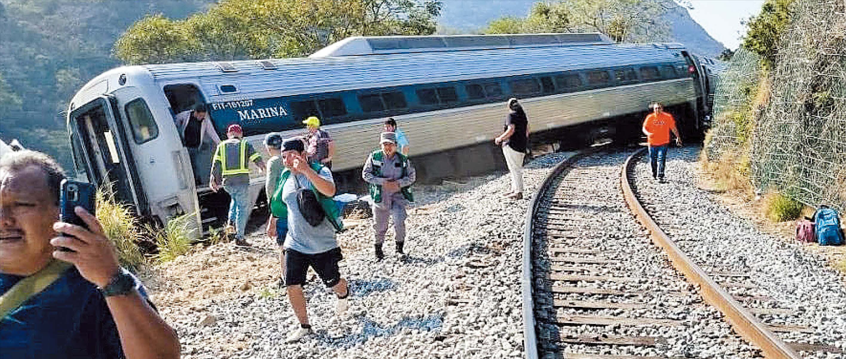 Train derailment in southern Mexico kills 13, injures 98