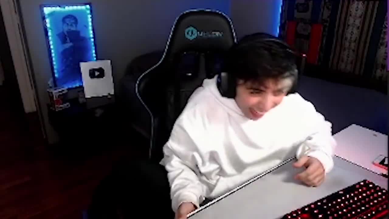 Mis viewers imitan voces en Discord #5