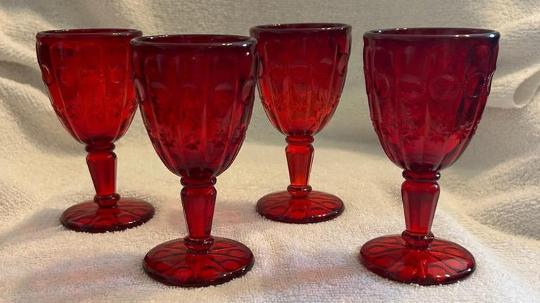 Never skip these 10 vintage wine glasses at the thrift store