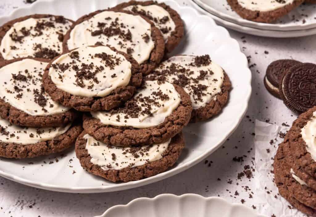 Crumbl copycat frosted Oreo cookies