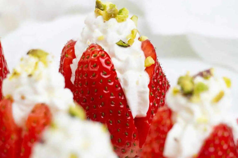 8 mini party desserts that are easy to serve on New Year’s Eve