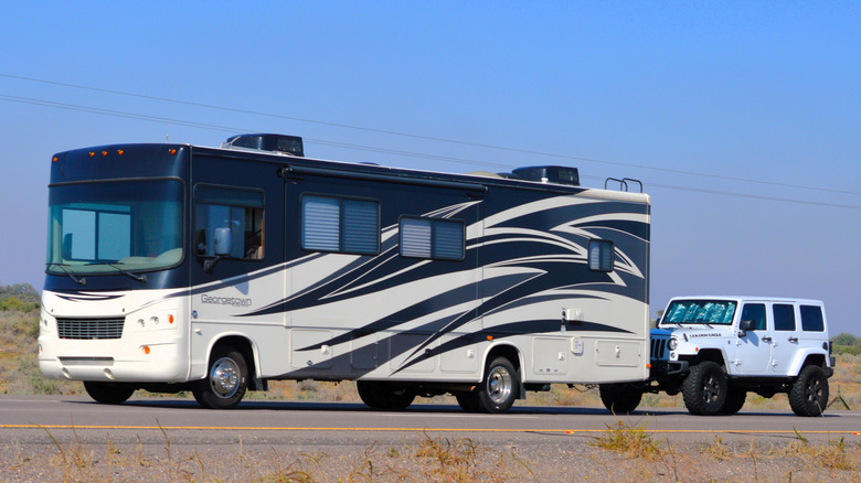 5 things you need to know before towing a car with your RV