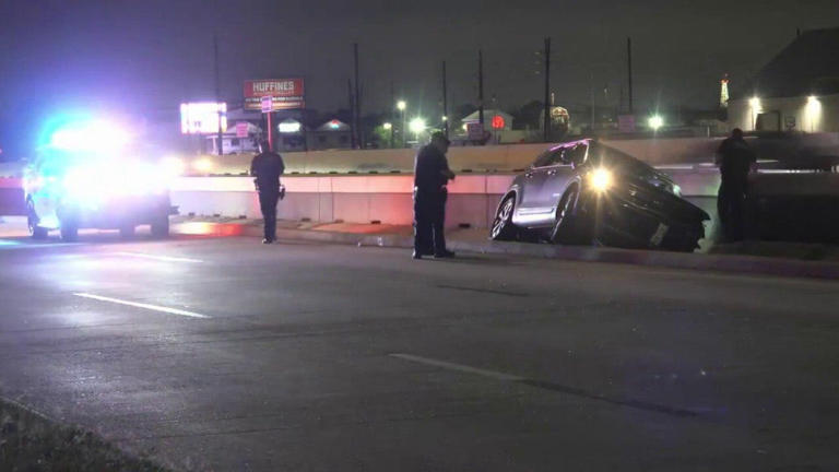 Man found shot in crashed car along US 290 in Jersey Village