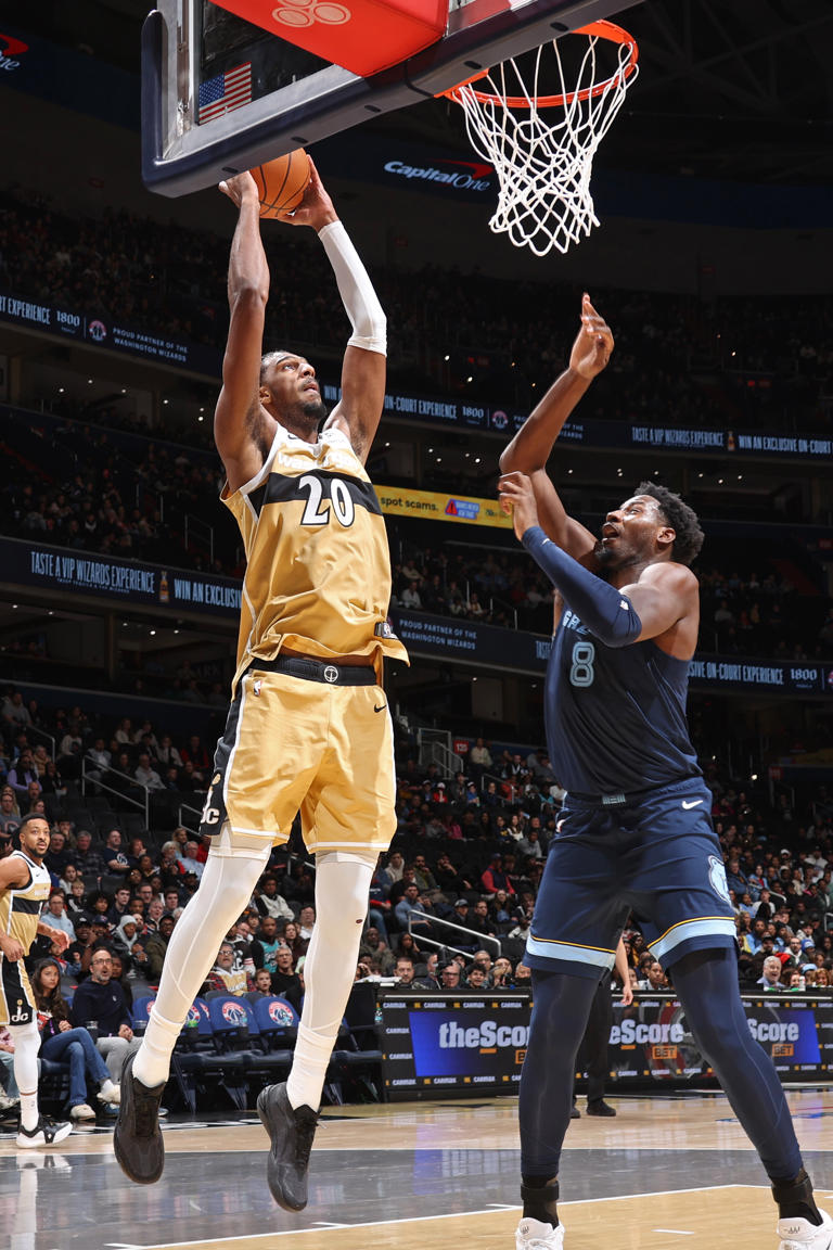 Rebounds power Wizards second straight win