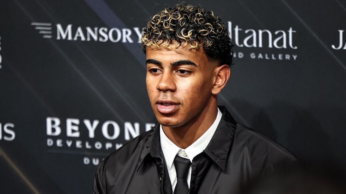 Globe Soccer Awards : quand Lamine Yamal effectue le signe de Jul aux ...