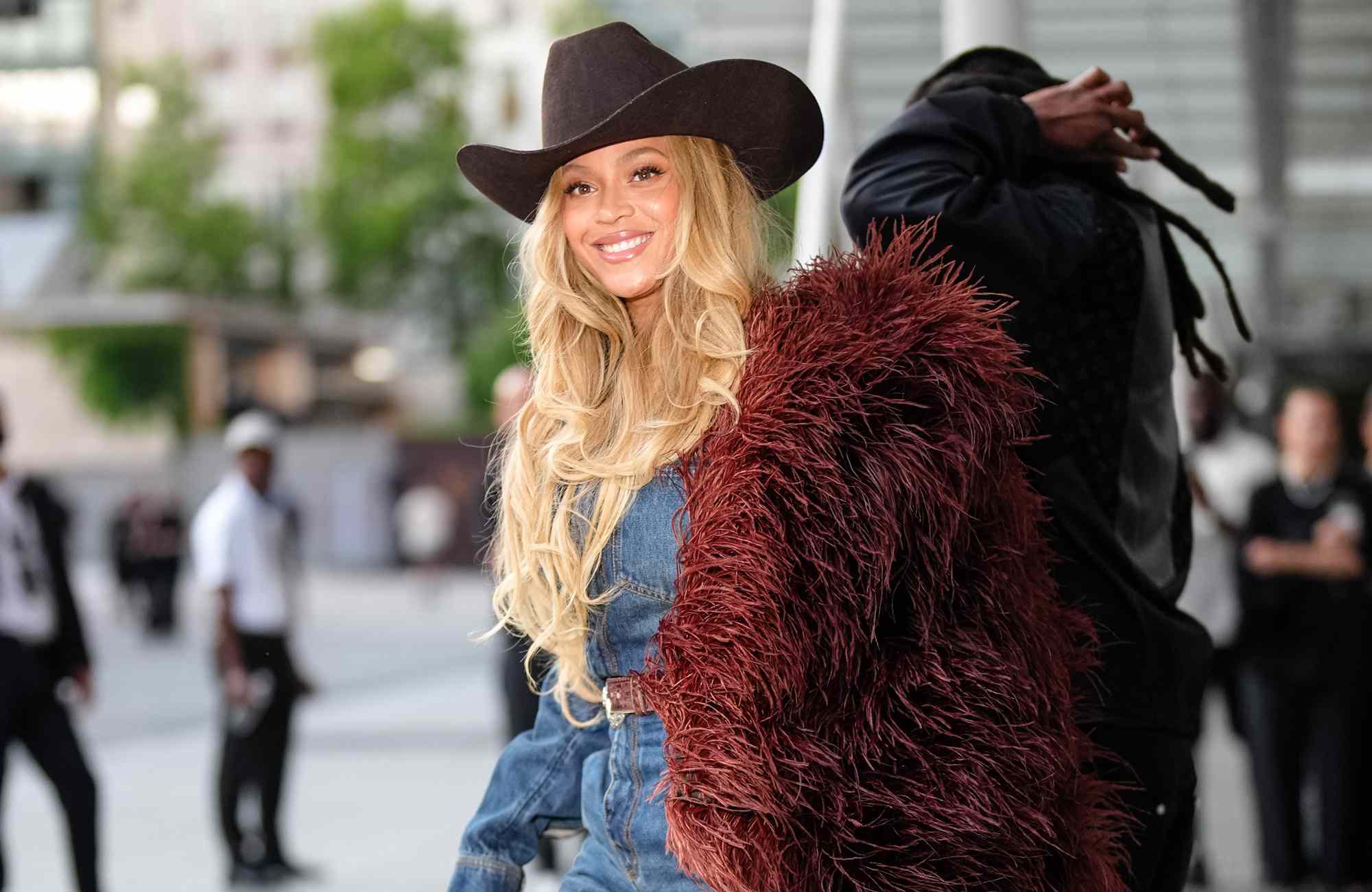 Beyoncé is officially a billionaire! See how the singer built her net worth