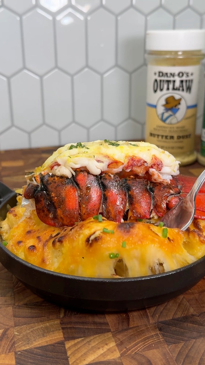 Air fryer lobster mac and cheese
