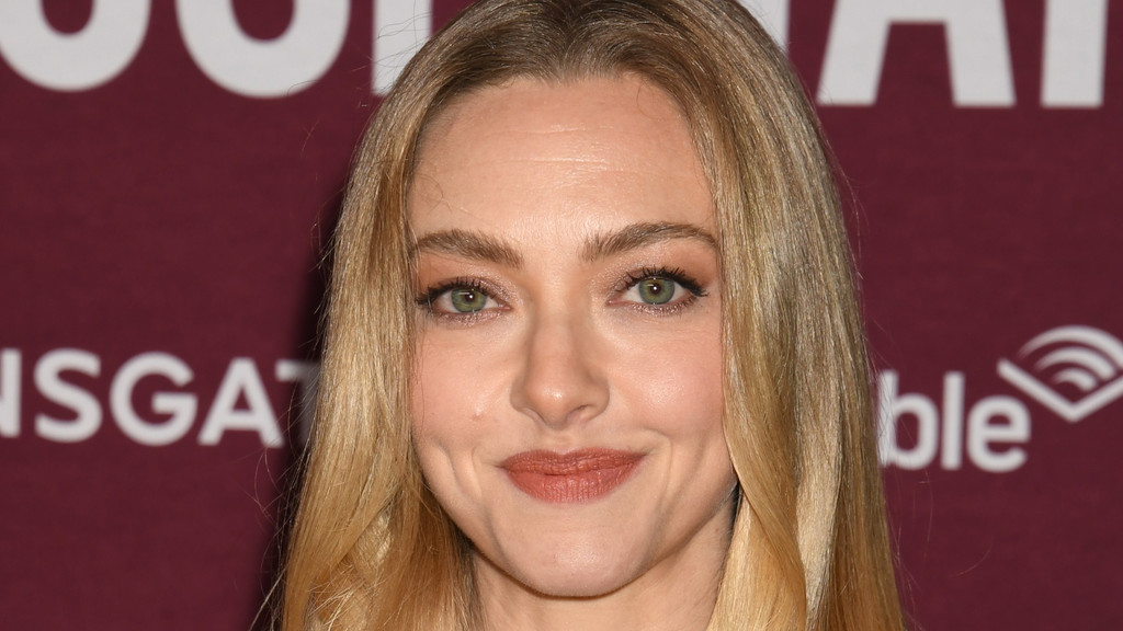 Amanda Seyfried reached out to Jessica Simpson about her memoir