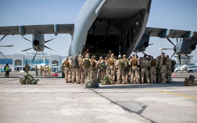 German paratrooper unit probed over alleged 'openly antisemitic clique ...