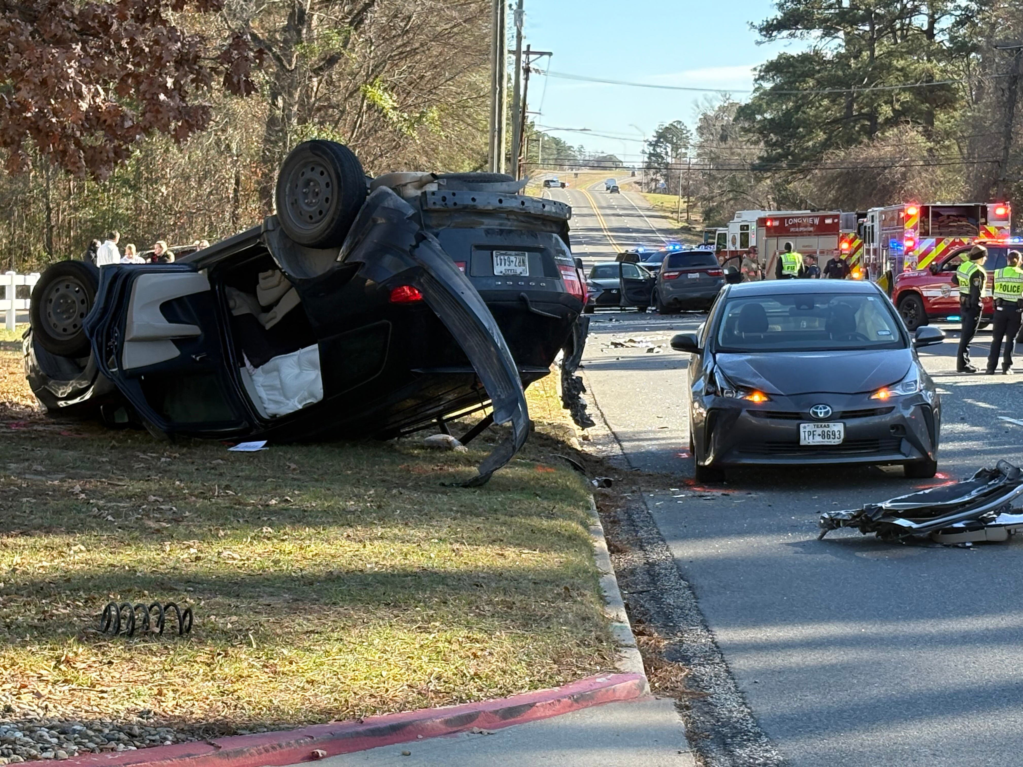 1 dead, 4 injured following 7-vehicle wreck in Longview