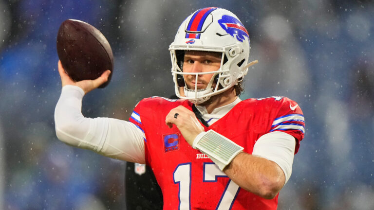 Power ranking the top 10 NFL quarterbacks right now ahead of week 18