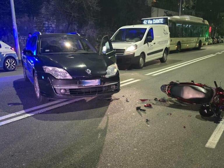 Con la moto centra un’auto che sta svoltando: centauro al pronto ...