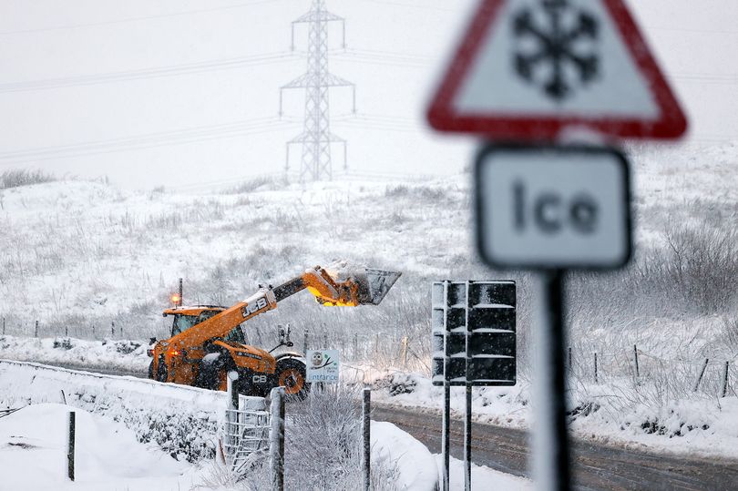 Met Office maps show heavy snow in North West in new year with Greater ...