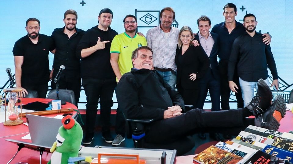 Taxação do Pix é fake news de Emílio Surita, do Pânico; Ministério da ...