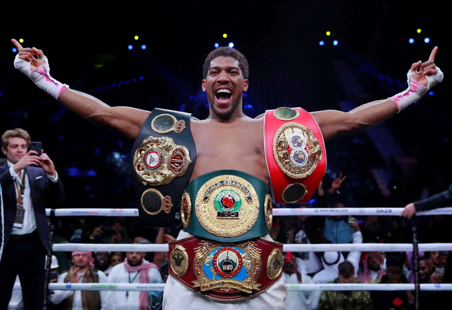 Anthony Joshua car crash: How is Nigerian-British boxer after road ...