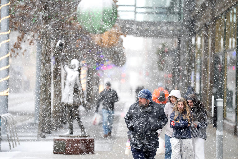 Powerful Midwest winter storm moves toward Northeast, bringing blizzard ...