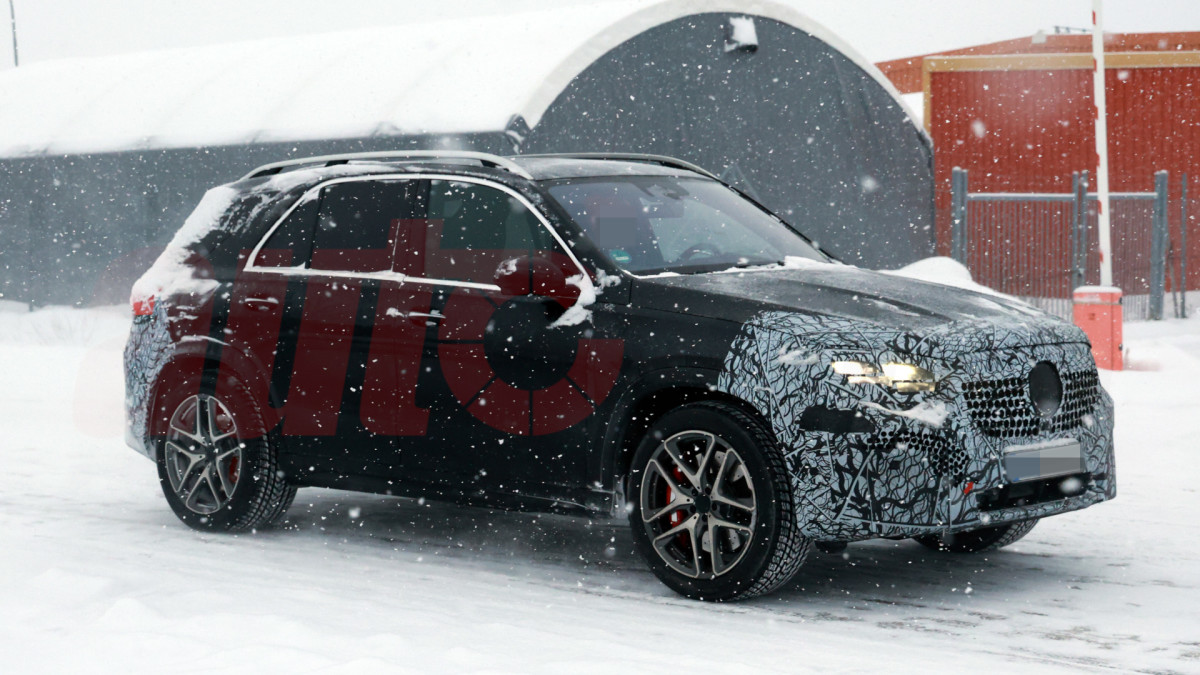 2027 Mercedes-AMG GLE 53 spotted testing with new star-shaped lights
