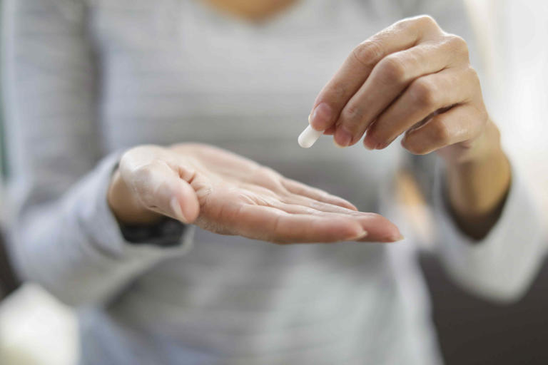 Best time to take a multivitamin for better absorption and less stomach ...