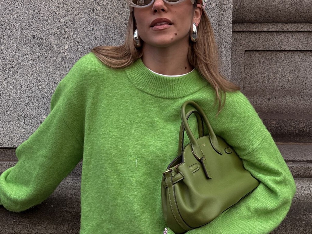 El nuevo jersey de lana de Zara es calentito, color verde esmeralda y ...