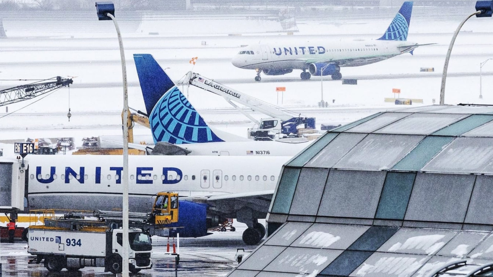 Winter storm disrupts plans during record-breaking travel season