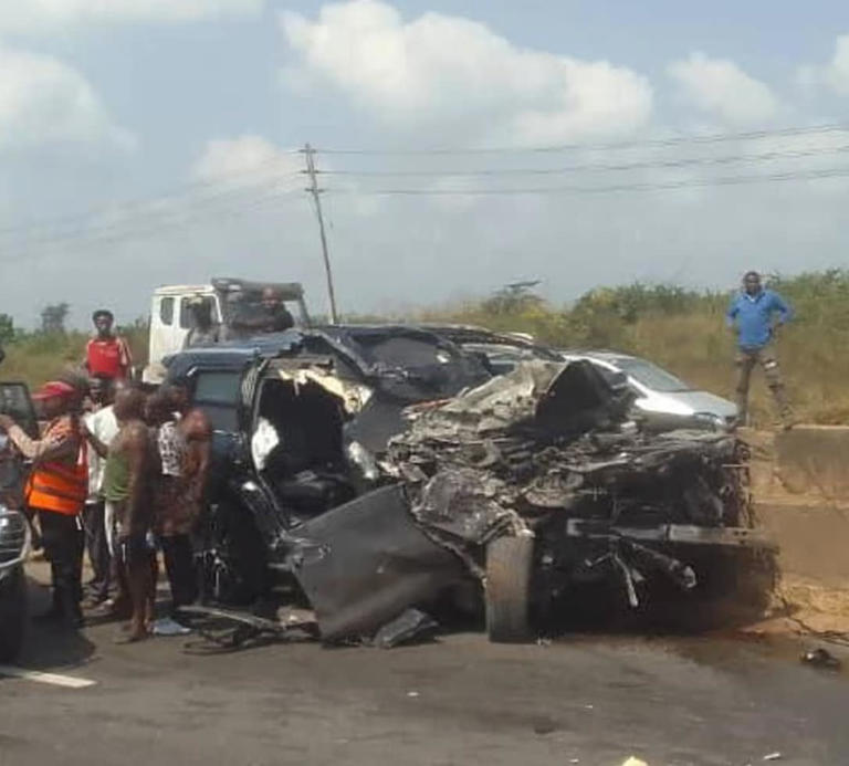 Anthony Joshua survives deadly Nigeria highway crash just days after ...