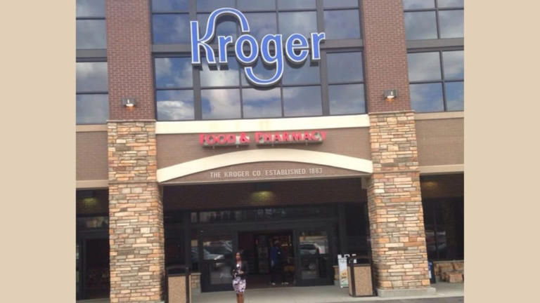 8 major grocery chains that closed dozens of stores in 2025