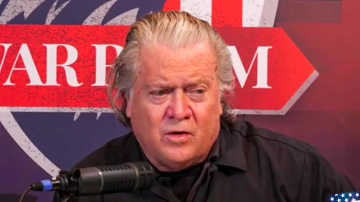 Bannon pushes Trump to ban all immigrants for 10 years