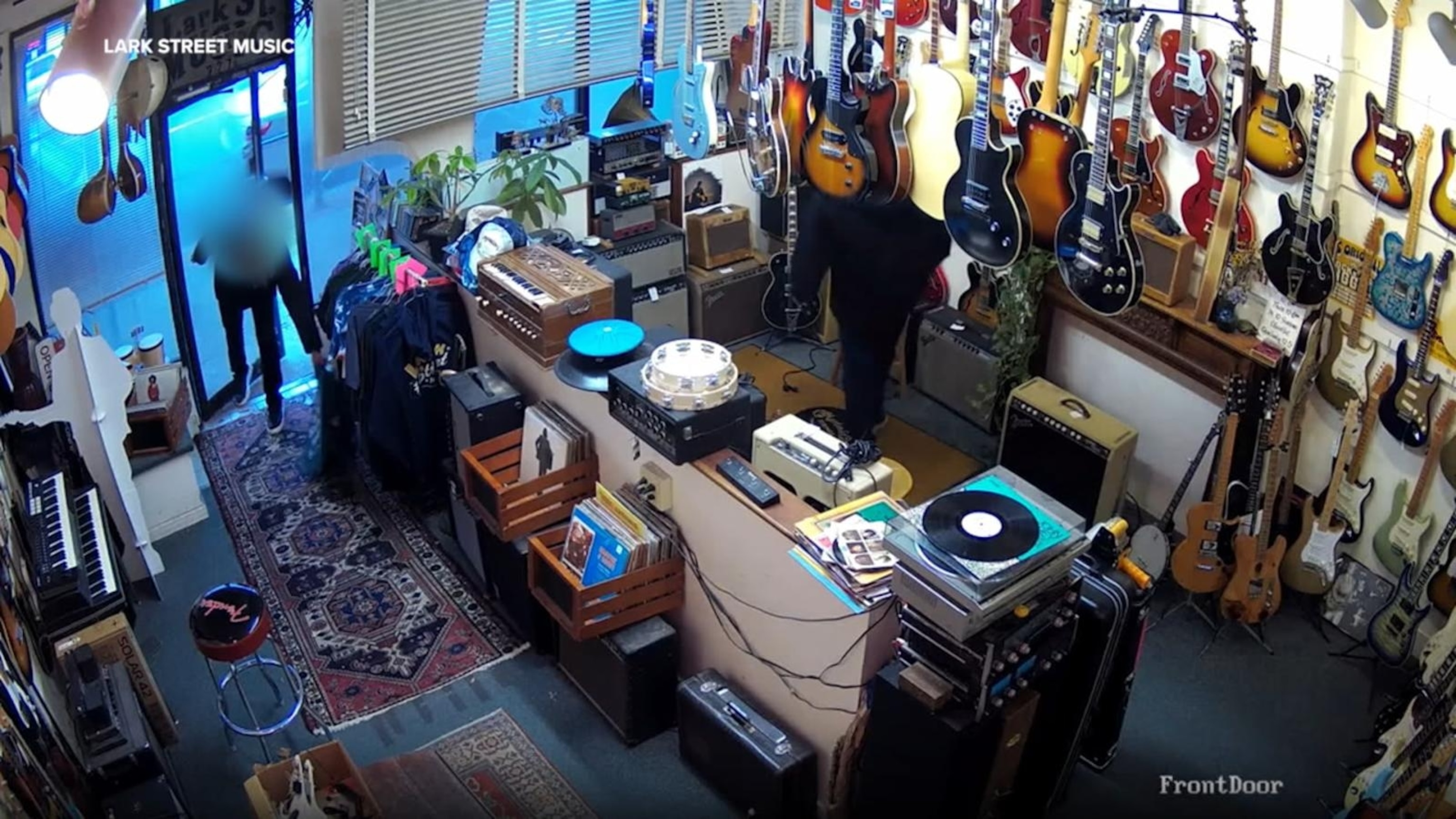 Thief returns stolen mandolins to New Jersey guitar store with apology note